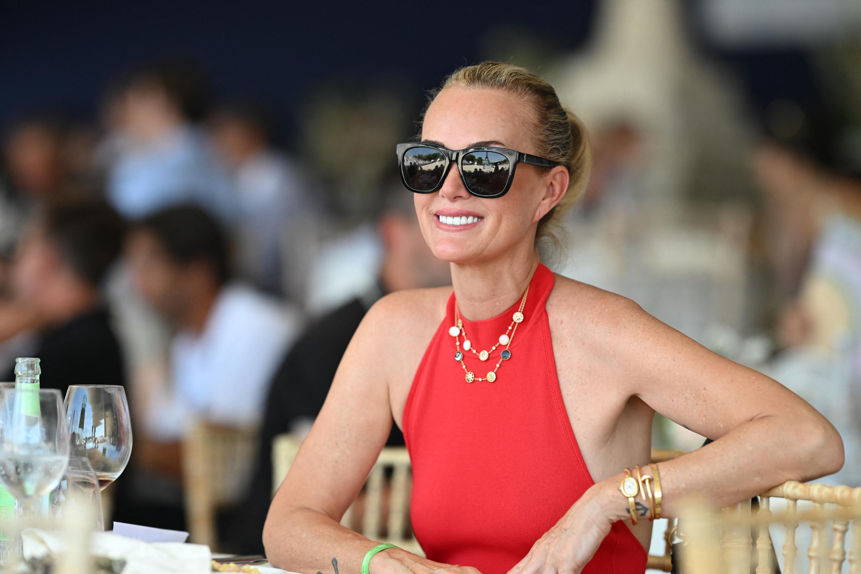 Duo complice avec sa fille Joy, Laeticia Hallyday s’illustre dans une ...