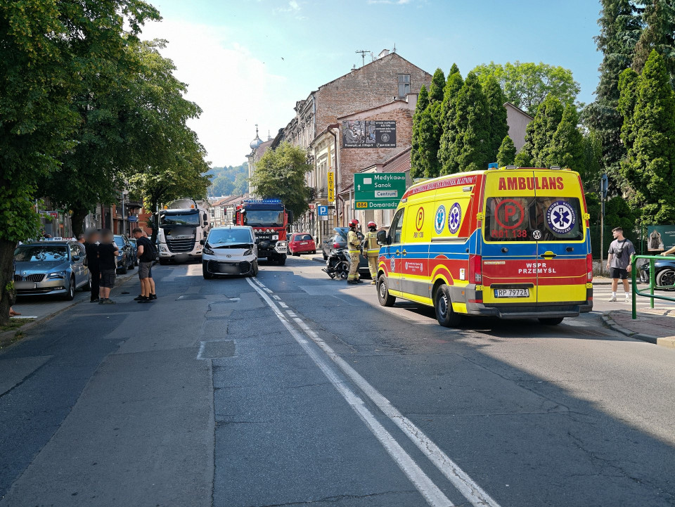 Drogowy paraliż po wypadku w centrum miasta. Jedna osoba ranna [ZDJĘCIA]