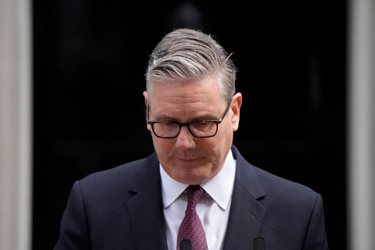 'Hot Podium Guy' is back at Downing Street as Keir Starmer announces ...
