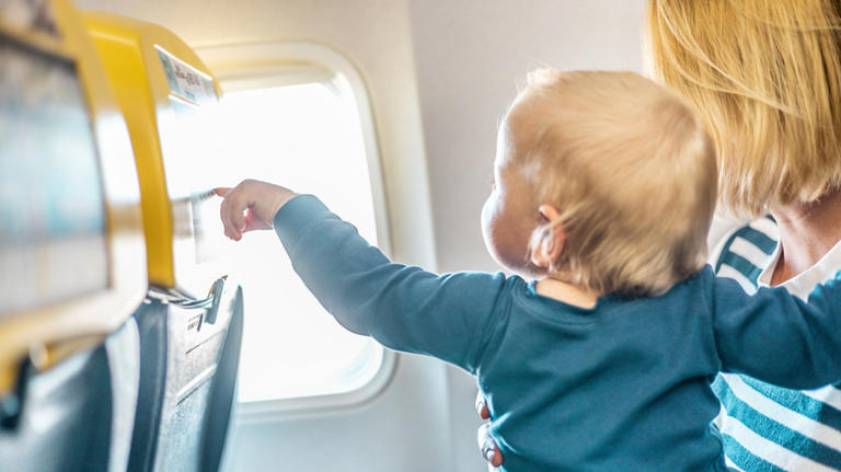 Should you hand out goodie bags when flying with an infant?