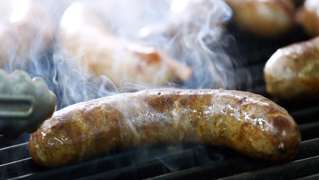 Perfecting sausage cooking for juiciness and crispness