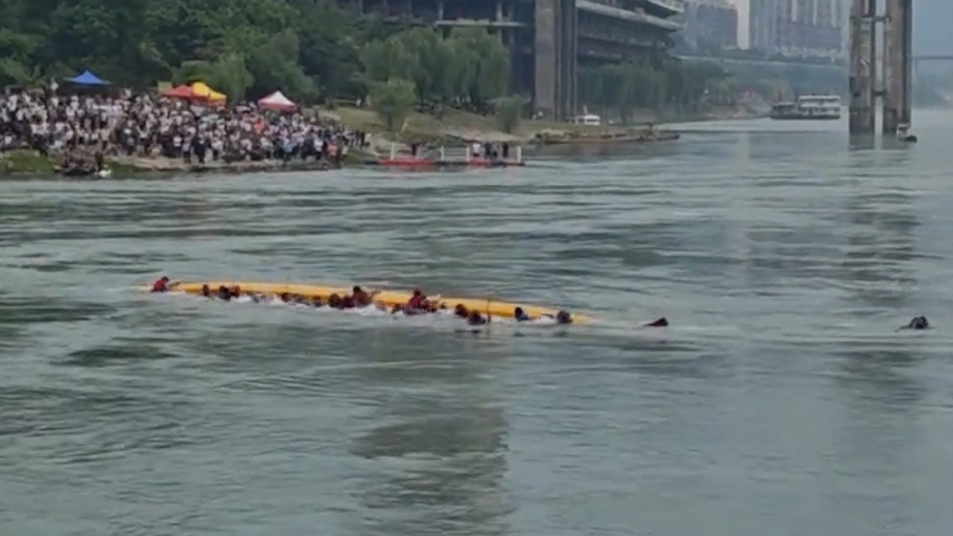 Dragon boat capsizes during river race in Guizhou