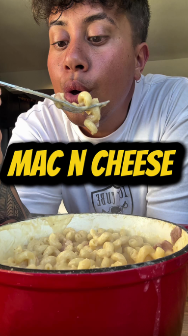 Mac and cheese before the ribs arrive