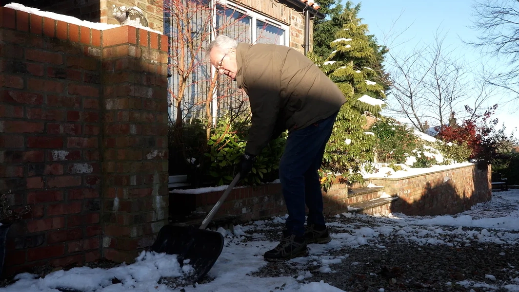 Health risks and safety tips for snow shoveling