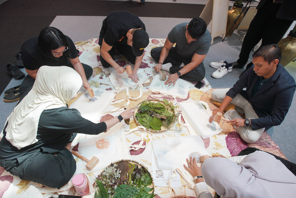 How eco-printing turns leaves into artwork