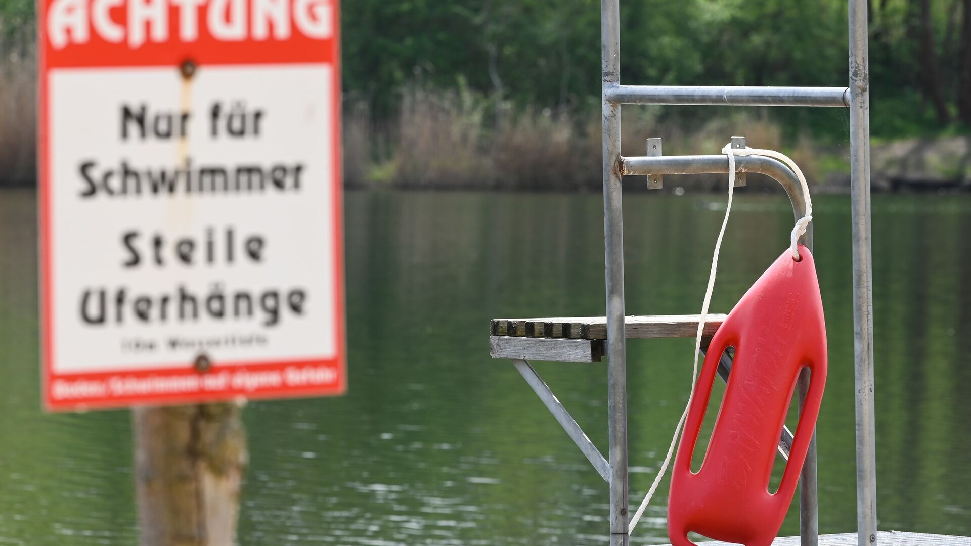 Zur Sicherheit im Schwimmbad: Leser unterstützen Deutschregel