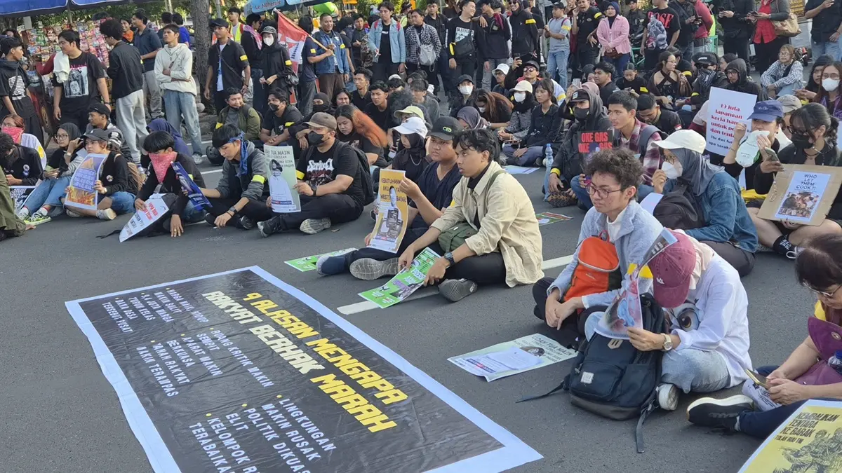 Mahasiswa dan kelompok sipil di Surabaya demo lagi, tuntut Prabowo ...