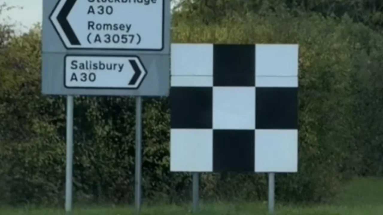 Driver completely confused after spotting road sign they'd never seen ...