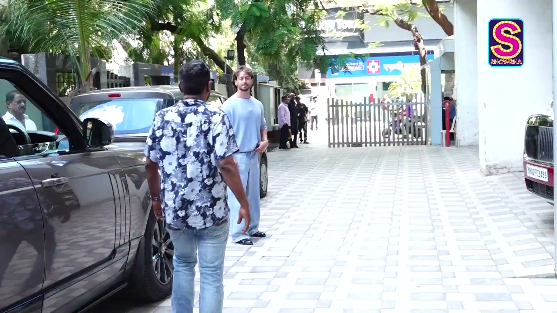 Tiger Shroff & Vidyut Jammwal look top-notch as they're spotted ...