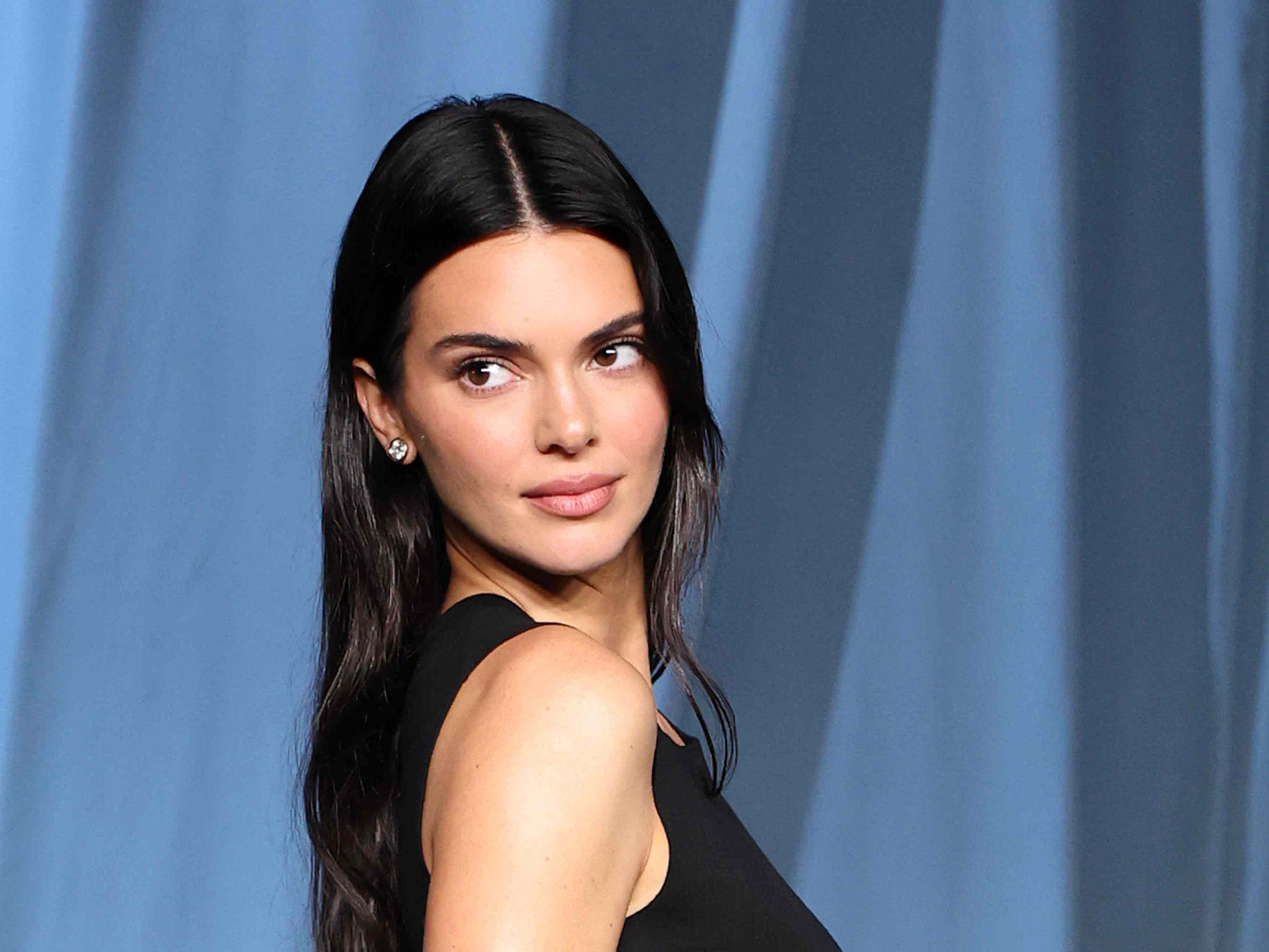 Kendall Jenner wore summer’s sexiest optical illusion sandals, and I ...