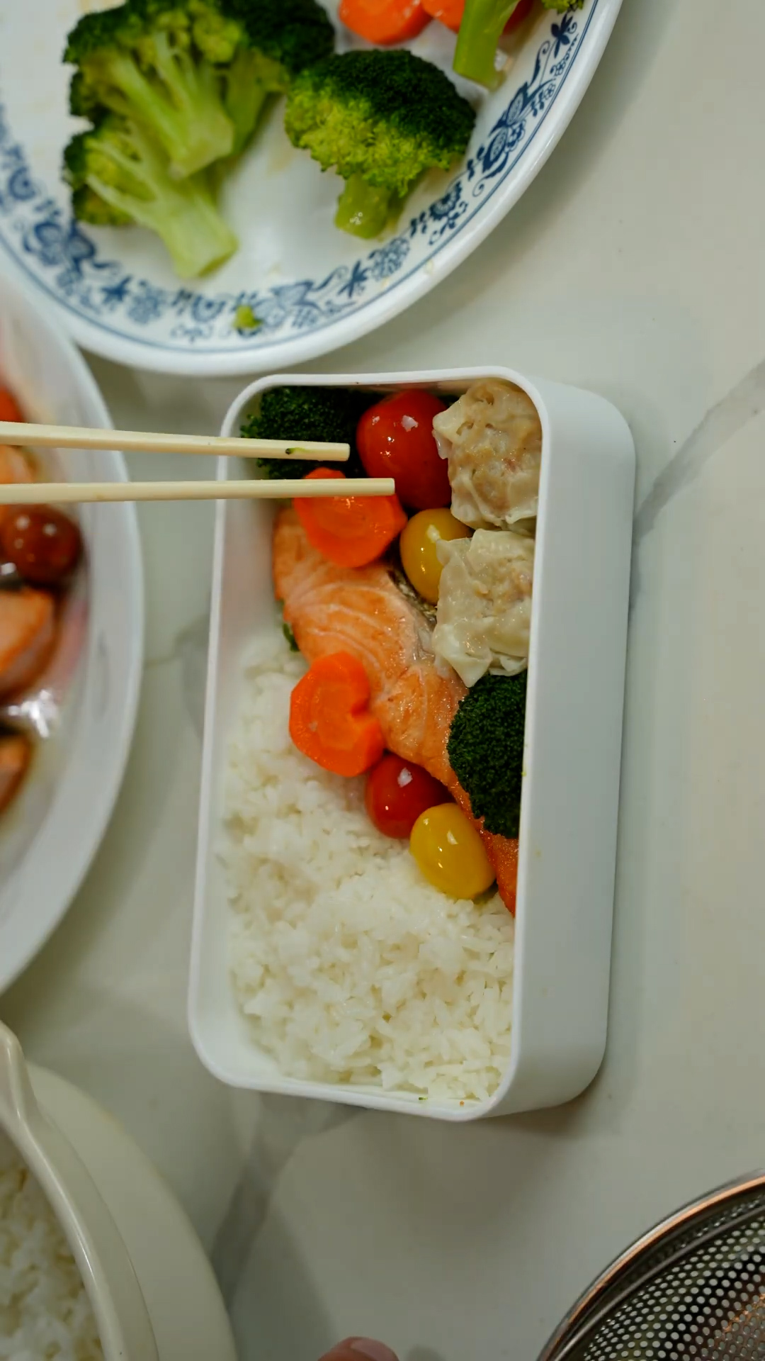 How to pack a restaurant-quality salmon bento box for lunch at home