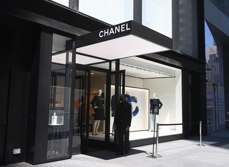 One-armed Gambino mobster behind $1.7 million Chanel heist: DA