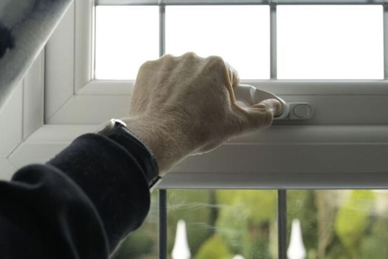 What time you should open windows amid 38C heatwave