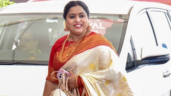 Crisis in AMMA: Actors Mallika Sukumaran among 17 members to resign ...