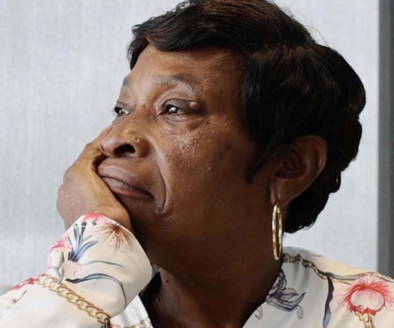 After Charlotte police shooting, two unmarked graves sit in Oaklawn ...