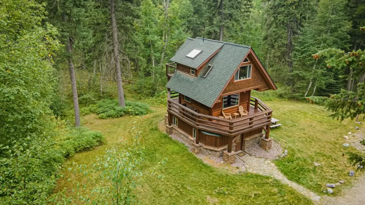 We checked into a cheap Airbnb for one night - then someone started ...