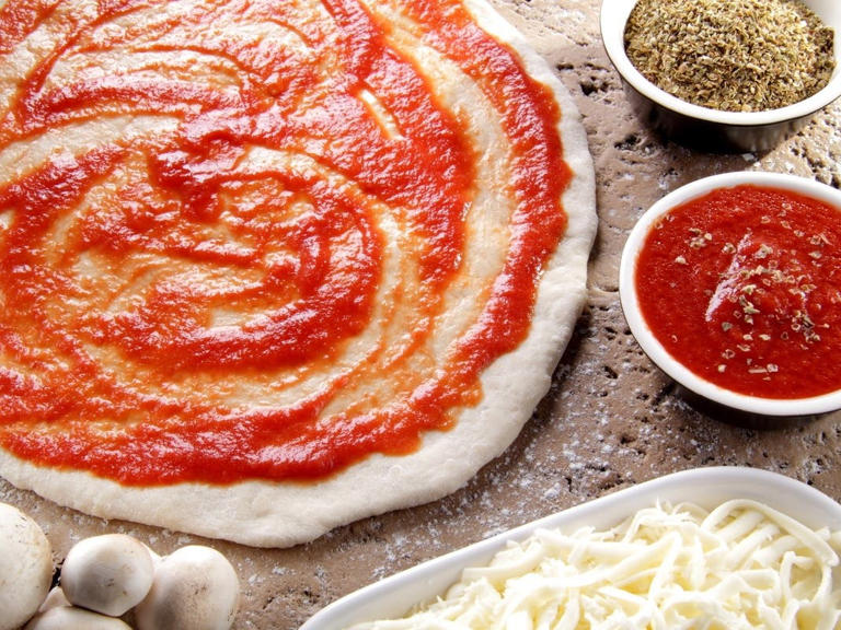 Barstool’s David Portnoy reviews popular Chatham pizza joint
