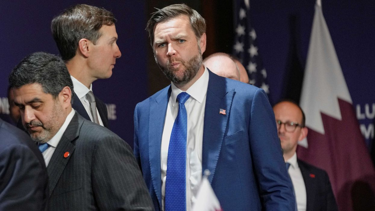 Onlookers zero in on odd detail from JD Vance photo