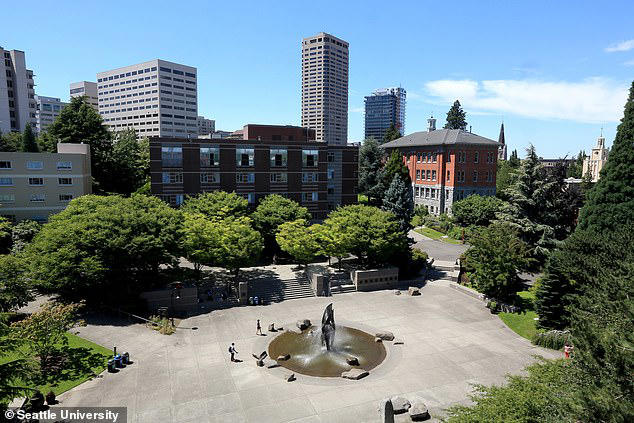 Moment Seattle University provost grabs Palestinian flag from student's ...