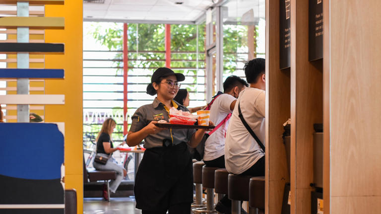 7 rules McDonald's employees are never allowed to break