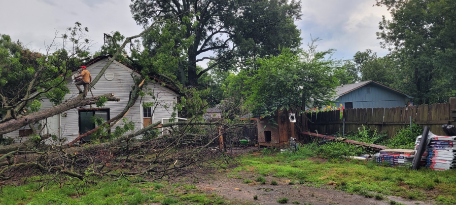 Arkansans wake up to damage, blocked roads after Monday’s severe ...