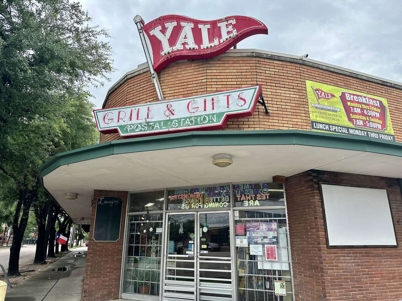 Yale Street Grill draws in generations of diners more than a century later