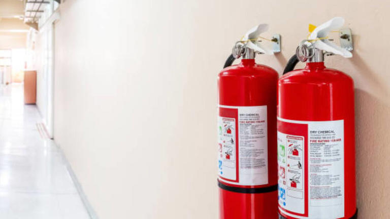Heikle Doppelrolle beim Kanton: Walliser Chef-Feuerwächter verdient ...