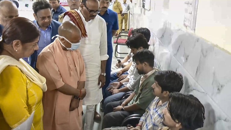 Adityanath rushes to Lucknow fire tragedy site, meets victims ...