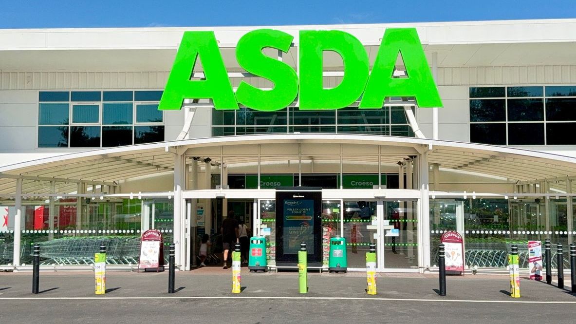 Asda announces £1 billion loss after cutting prices to win back customers