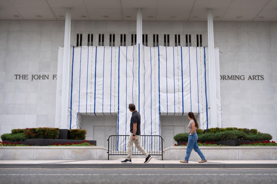 Kennedy Center accused of keeping up tarps in ‘petulant defiance’ of ...