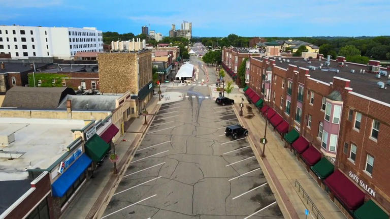 Near Minneapolis is a Midwest city with the state's largest amusement ...