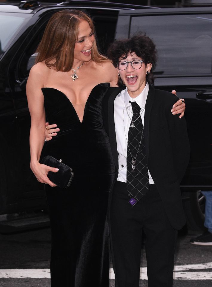 Jennifer Lopez joins her teen Oskar and ex Ben Affleck's kid Fin for a ...