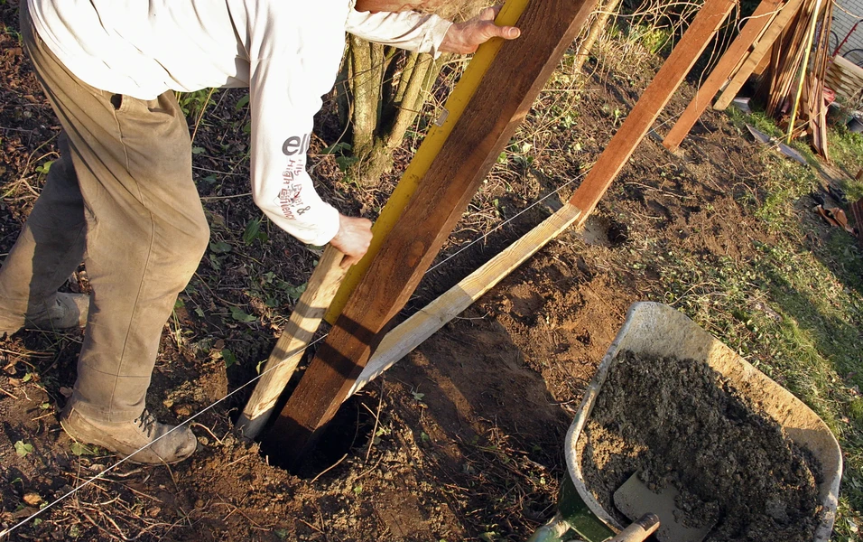 Smart fencing tips for a lasting backyard upgrade