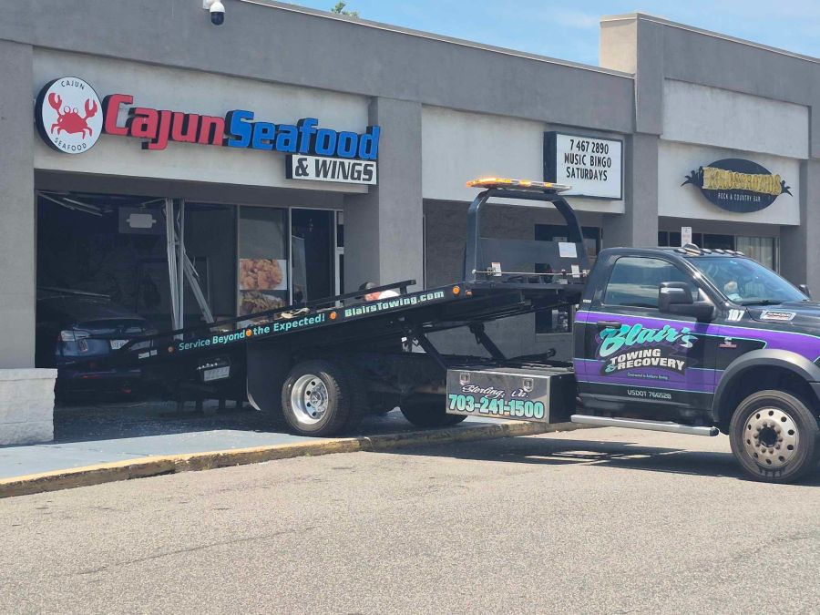 Vehicle crashes into Virginia Beach seafood restaurant
