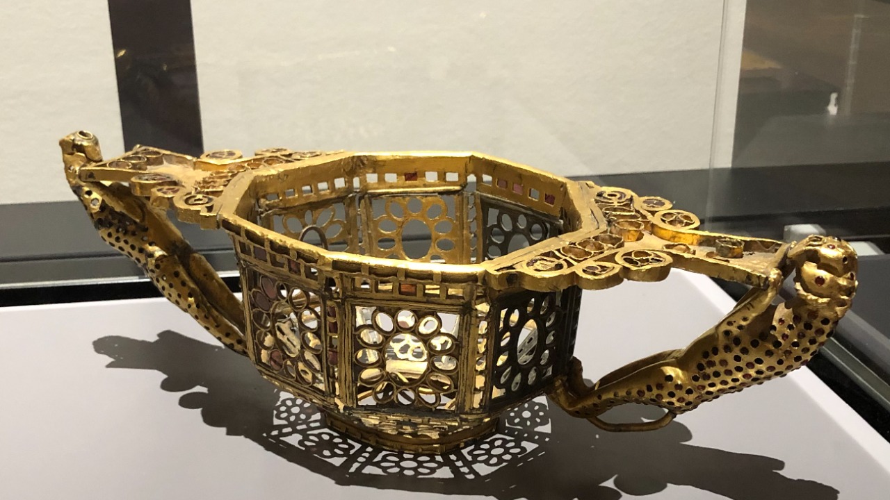 A Romanian field gave up gold neck rings that may rewrite the Iron Age