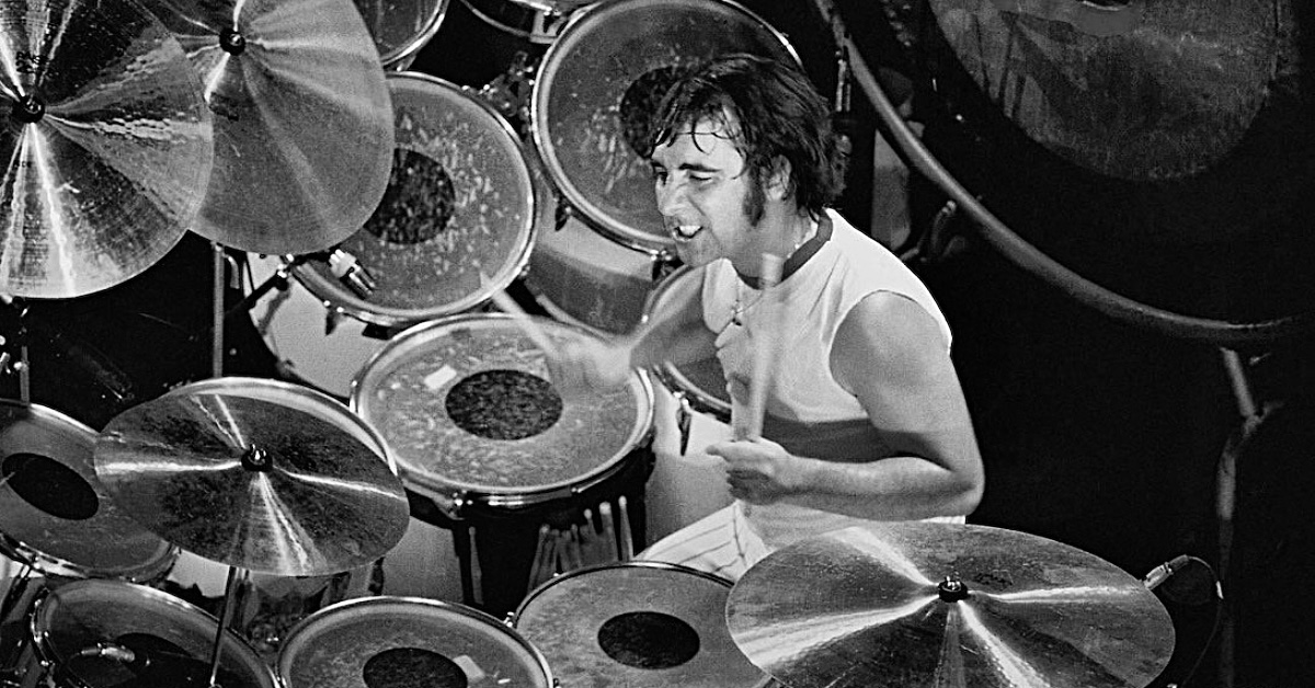 20 photos of legendary drummers taking their anger out on stage