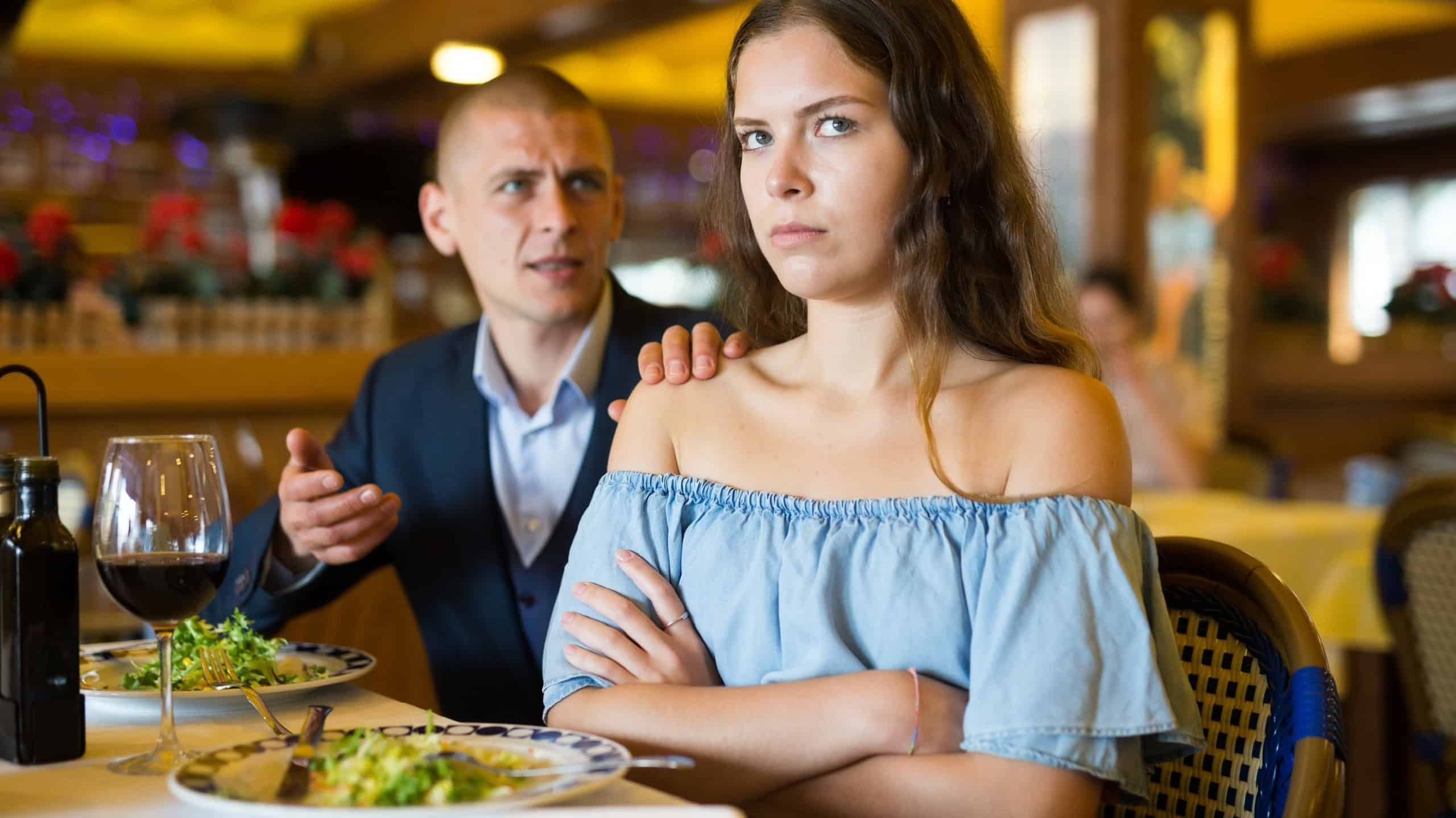 9 things men do on first dates that give women the ick immediately