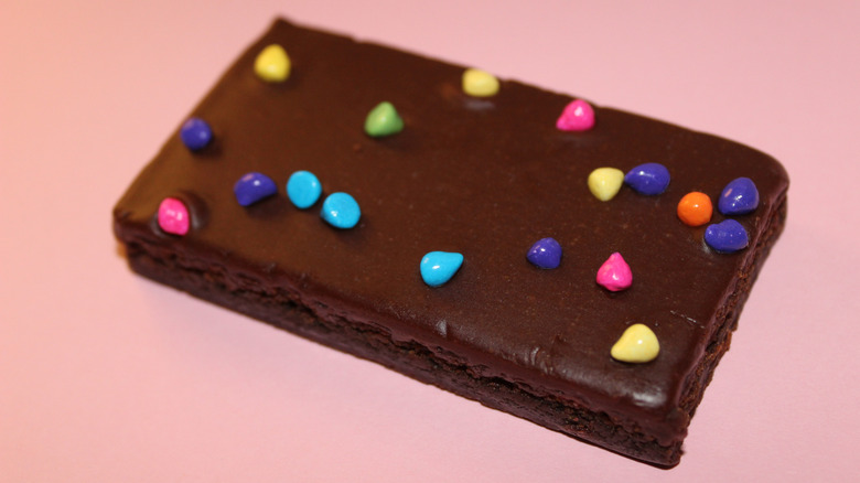 The '90s nightlife trend that inspired Little Debbie's Cosmic Brownies