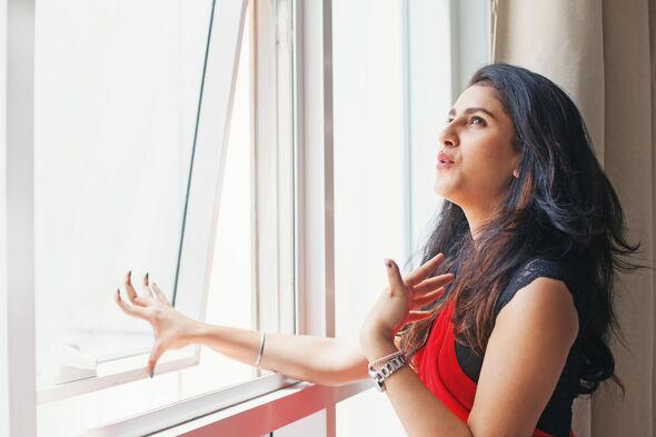 The exact hour people should open and close their window during 40C ...