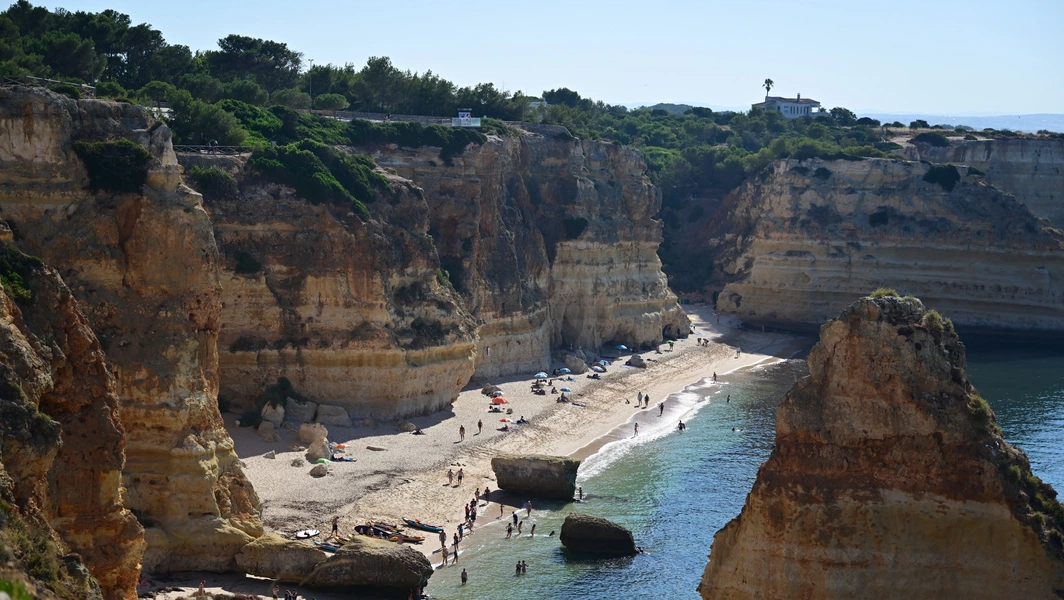 8 destinations with pleasant weather all year