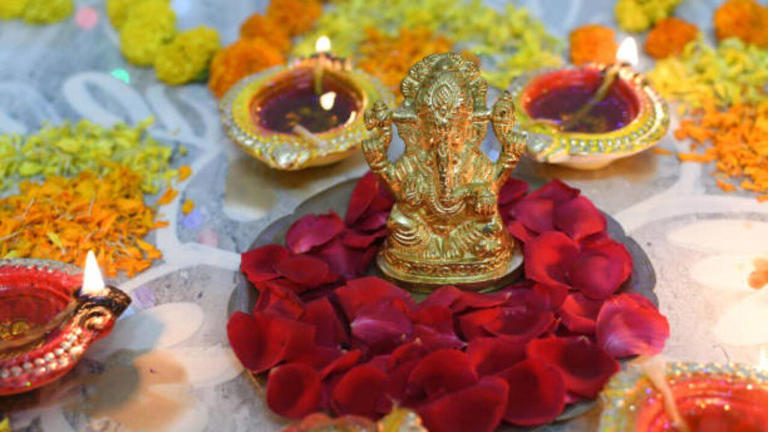 Indian man forced to remove Ganesha idol from home by realtor for ...
