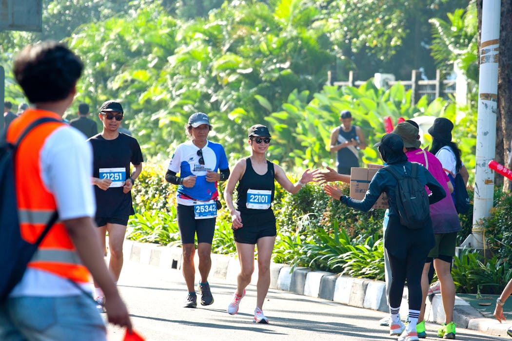 Lari maraton sambil kritik pemerintah: Saat warga merebut kembali ruang ...