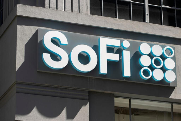 What's going on with SoFi stock Monday?