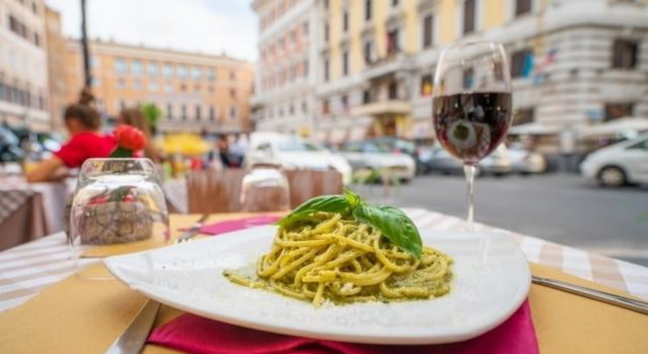 Città dove si mangia meglio, male l'Italia: qual è l'unica città ...