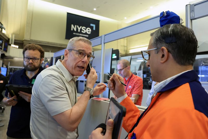 S&P 500, Nasdaq fall, dragged by Alphabet and megacap tech; focus on Iran