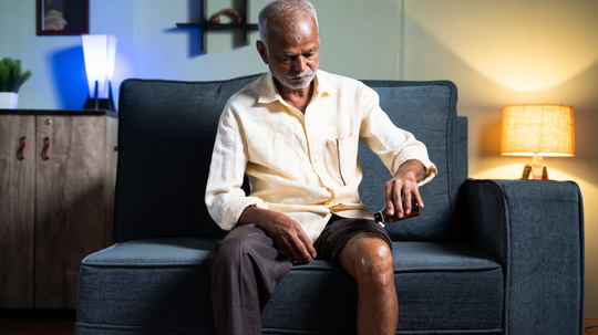 If your joints ache more at night, it might be arthritis: 6 signs to ...