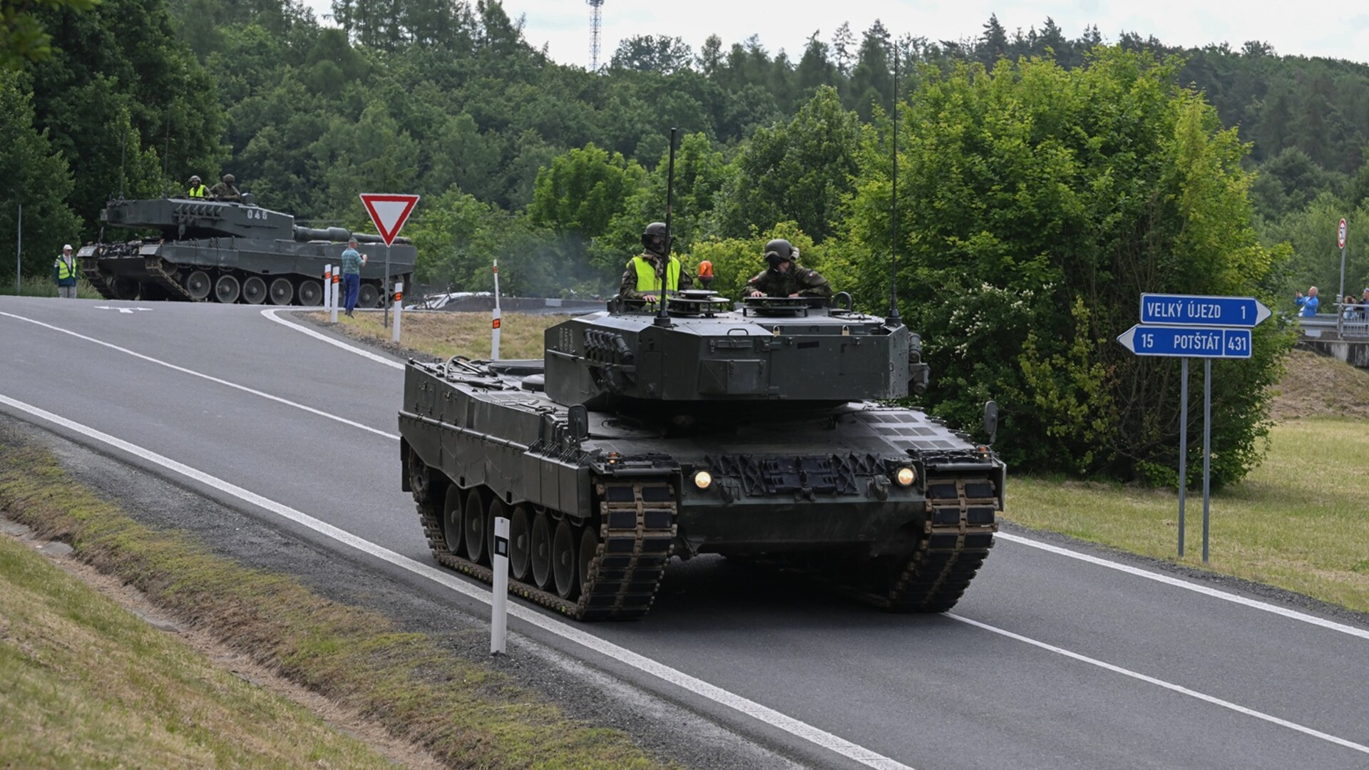 Deutschland will 40 Prozent am Leopard-Panzerhersteller KNDS übernehmen ...