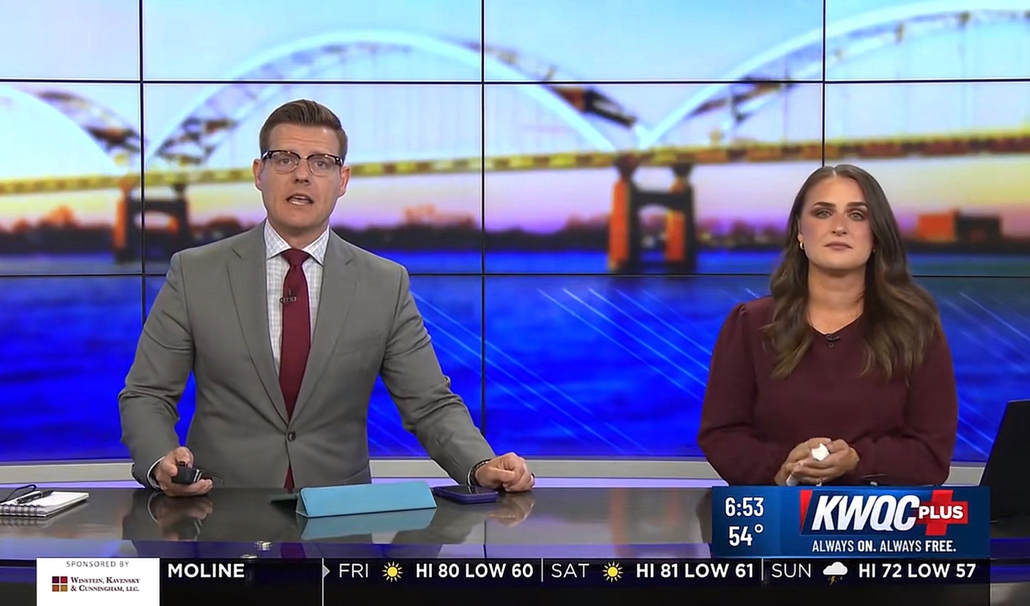 Iowa news anchor quits on air over 'sanitized news'