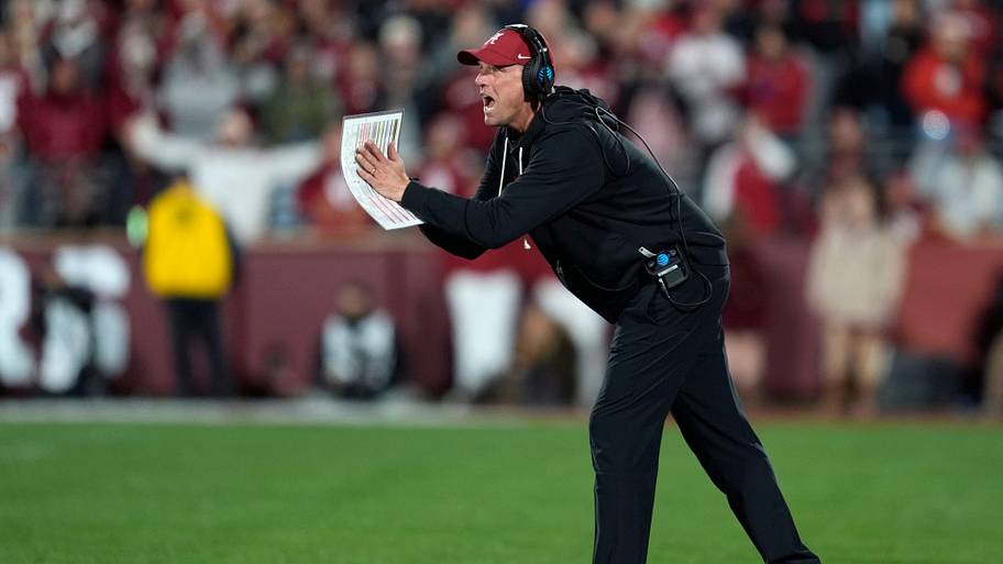 Newest Alabama commitment dons his recruiting hat for top Tide target ...