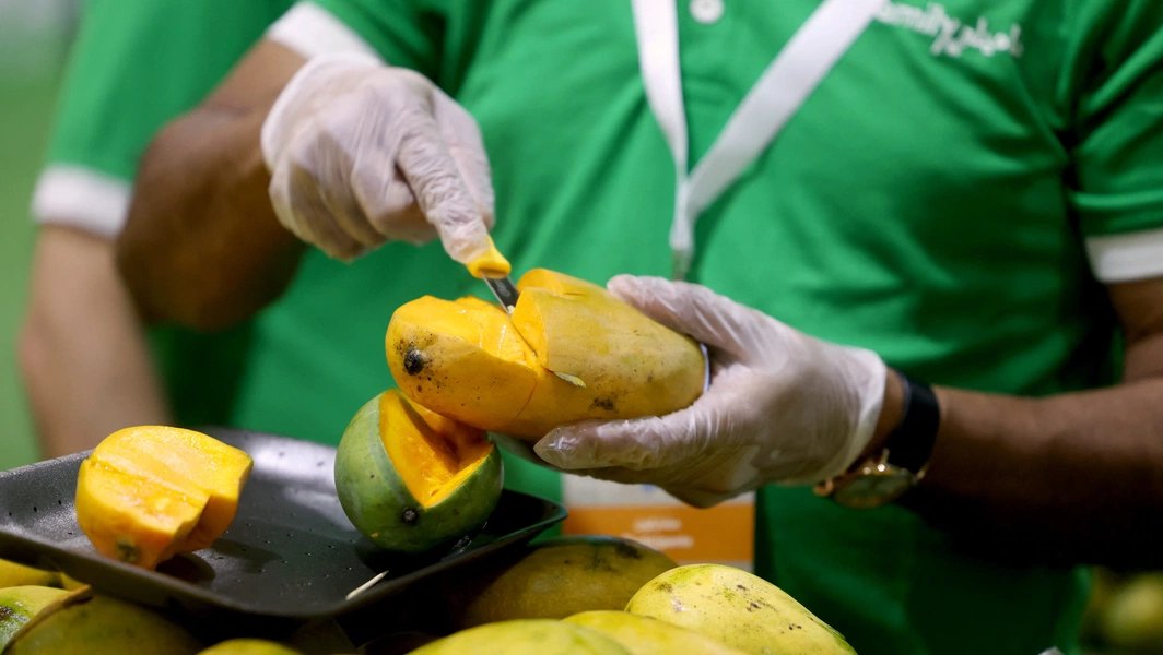 Identifying, ripening, and storing mangoes